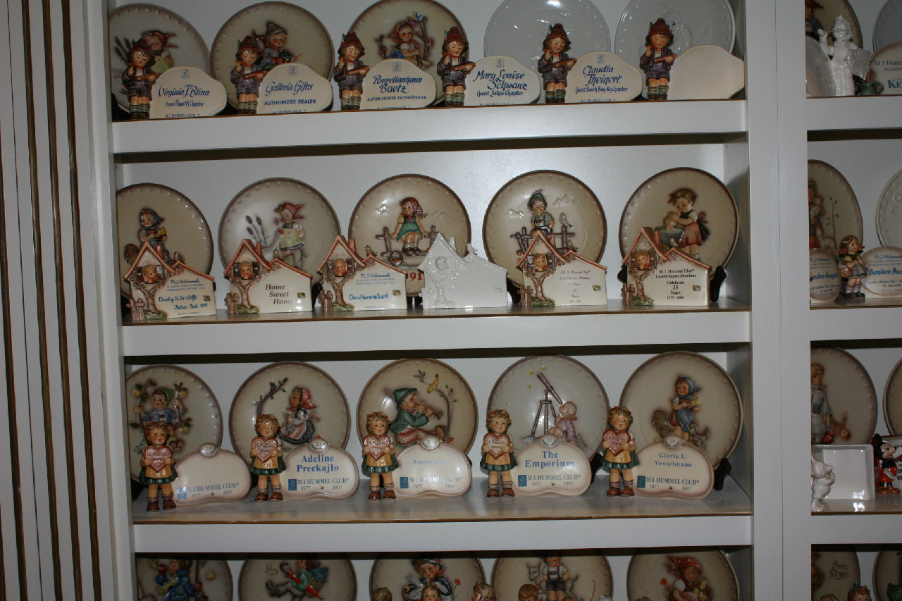 Eagles of War - Our M.I. Hummel Collection, Display Pictures